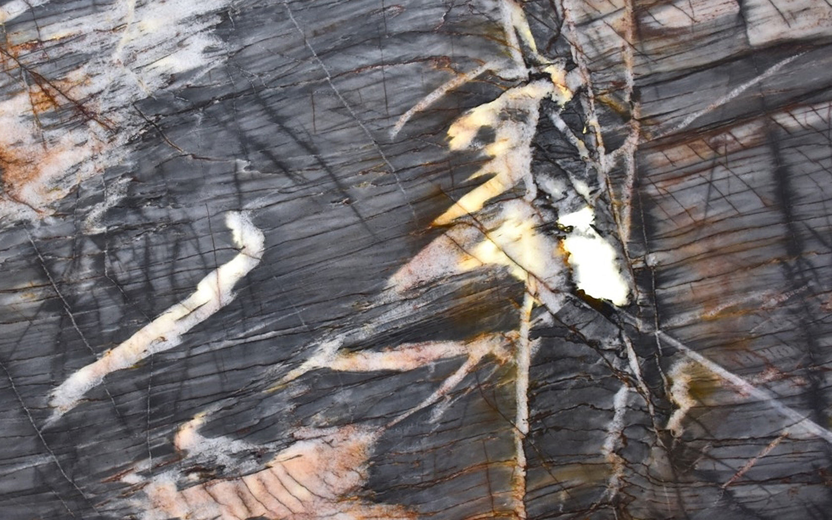 Midnight Crystal – FabQuartz and Granite